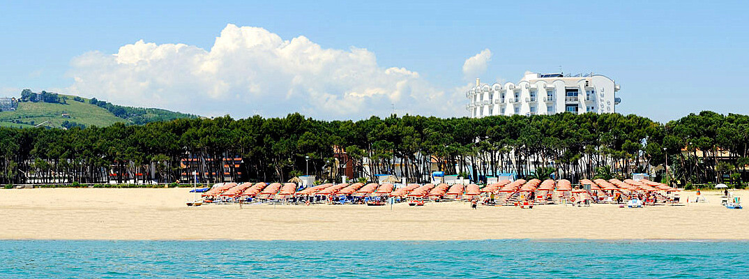 Dovolená v Alba Adriatica Léto 2026 - Palmová riviéra - Azzurro ...